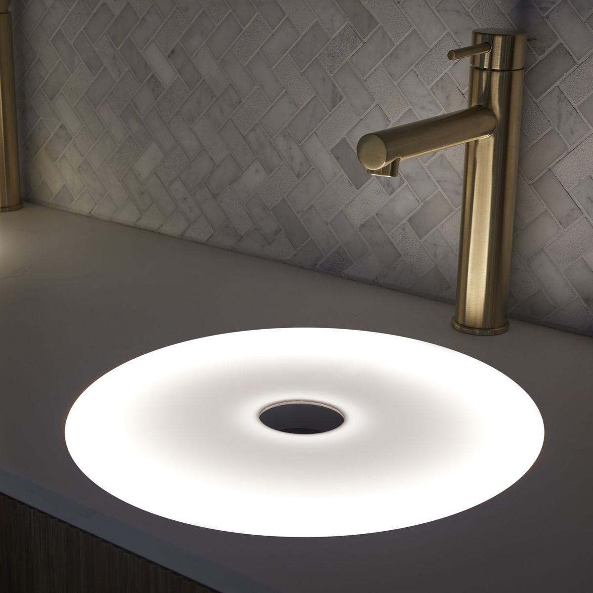 The Basin Lab 330 Coliseum Illumi Lightbox